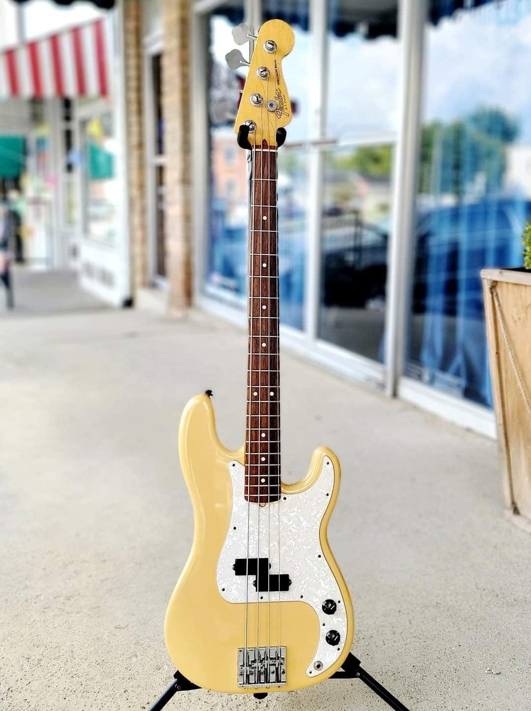 Bass Guitars – Cumberland Guitars